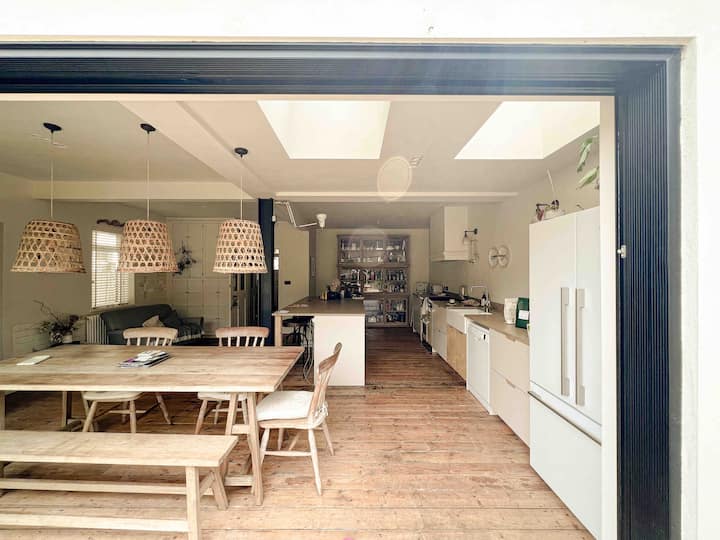 Rustic&spacious Beach Home|free Parking|5min2beach - Brighton Marina