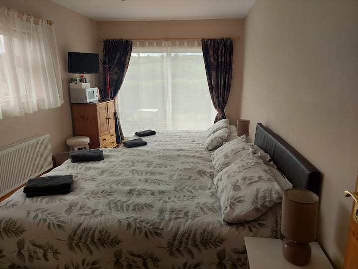 Lochalla Clonakilty. Beautiful, Warm Private Room - Clonakilty