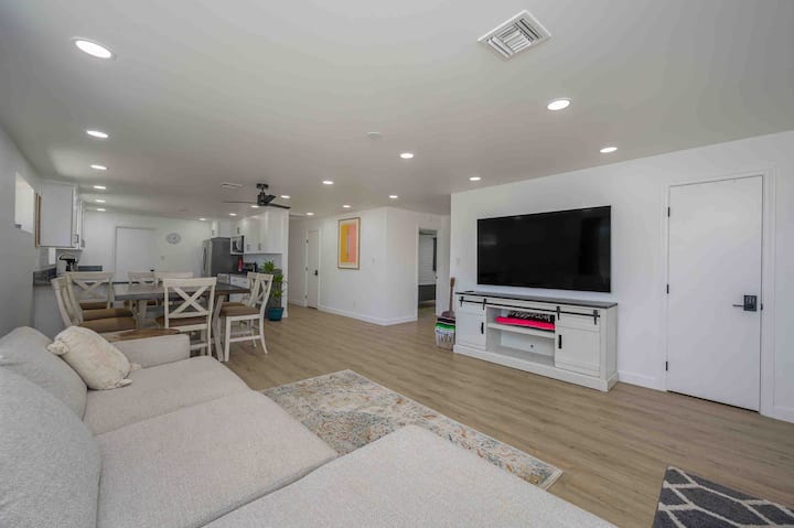 Desert Jewel Modern Home Close To The River. - Laughlin, NV