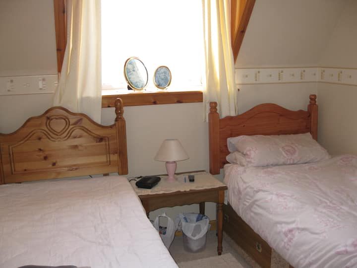 Bright Twin Room - Thurso