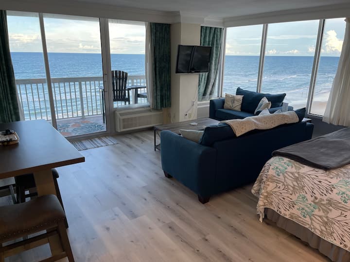 Ocean Front View Studio Condo! - Daytona Beach, FL