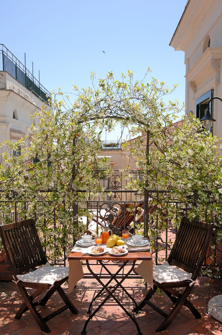 Appartamento Con Terrazzo Nel Cuore Di Amalfi - Amalfi