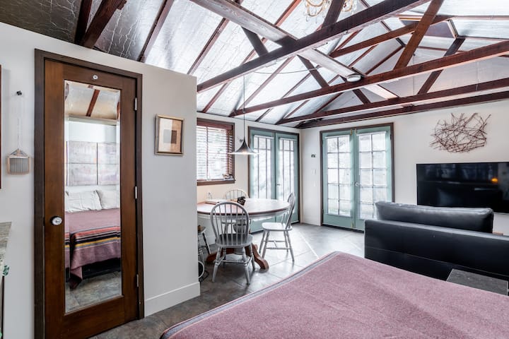 Tiny House Palo Ato Central Location Remodeled - Palo Alto, CA