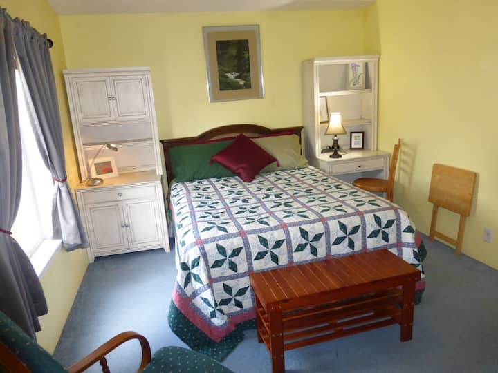 Nothing Fancy - Sunrise Rm-queen Bed - Shelton, WA