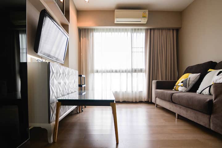 Lovely 1- Bedroom Condo With Pool - Bangkok