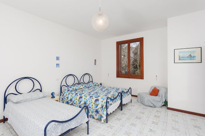 Double Or Triple Bedroom W/ Balcony And Seaview - Sorrento