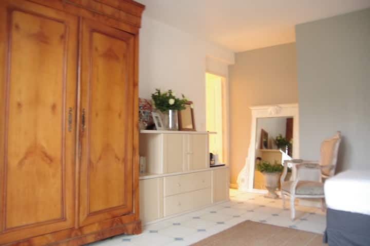 Appartement Dans Maison. - Senlis