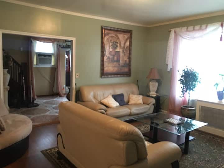 Historic Forest Hills Home 
2 Guest 1 Rm - Newark, NJ