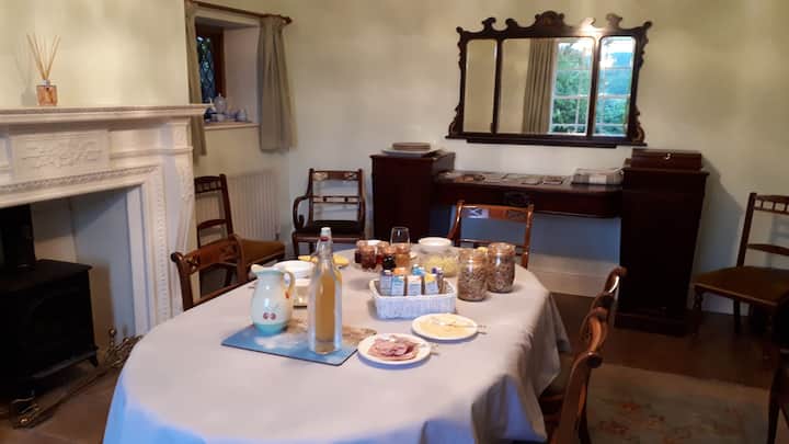 Comfortable Rural Twin Bedroom With Big Breakfast - North Walsham