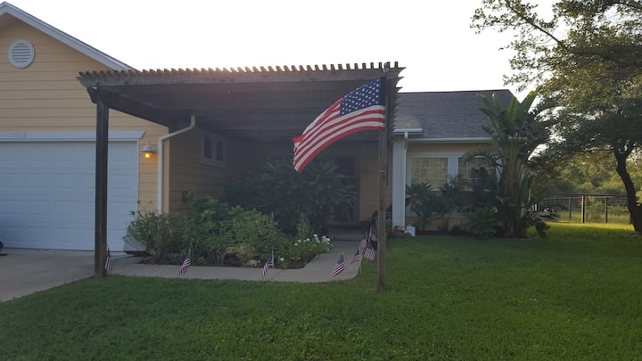 Third Coast Getaway! Rockport Retreat! - Rockport, TX