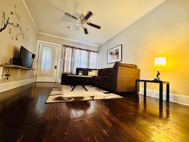 Cozy 1st Level 2-bd Apartment In A Duplex - Parma, OH