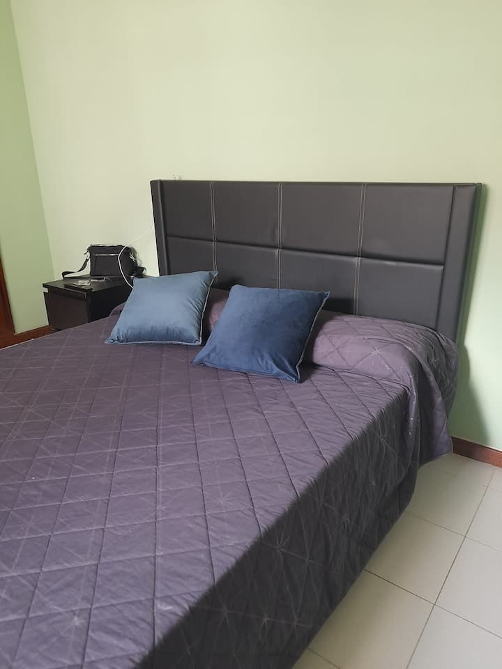Chalet Con Patio Y Terraza - Escalona