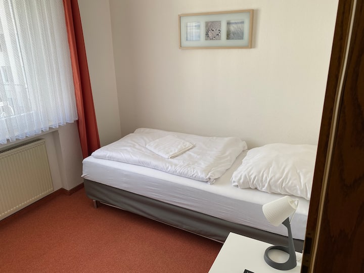 (Z5) 1 Bettzimmer In Ehem. Hotel - Siegen