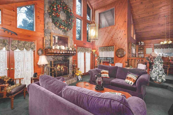 Lakeview 3-story Summer Cabin - San Bernardino, CA