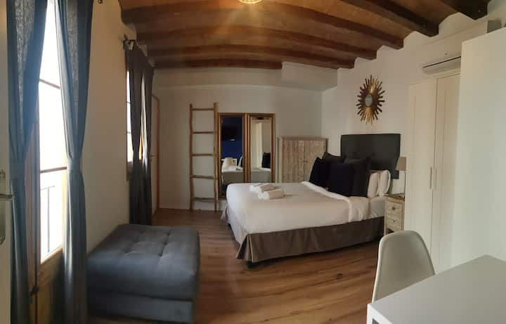 Nice Apt 3 Bedrooms En Suite In The Gothic Quarter - Barcelona