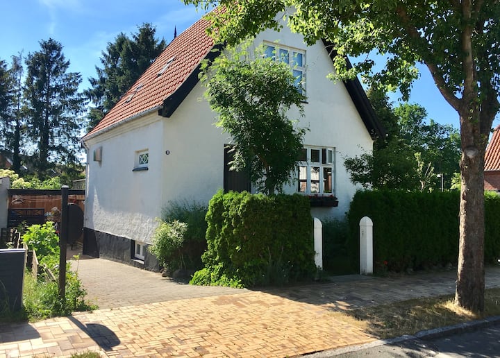 Charming House With Cosy Garden Close To Center. - Odense