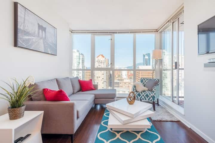 Granville Street Gem 1bed + Parking (B2) - Vancouver