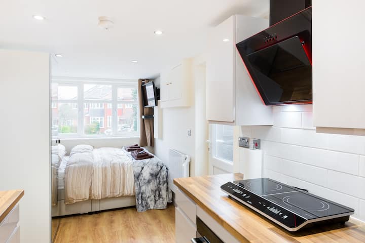 Modern Studio Flat - Good Links To Nec/airport/jlr - Solihull