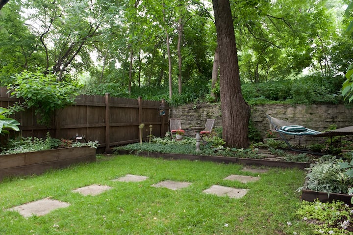 Rose Of Roscoe - Chicago, IL