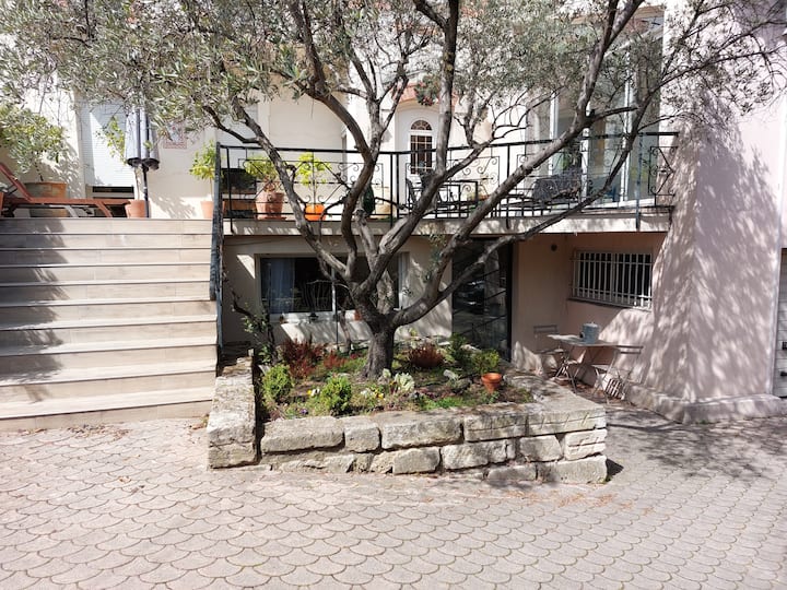 Studio Indépendant à 10 Min à Pied Du Centre-ville - Nîmes