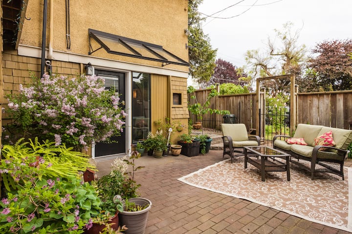 Spacious Suite, Prime Location In New Westminster - New Westminster