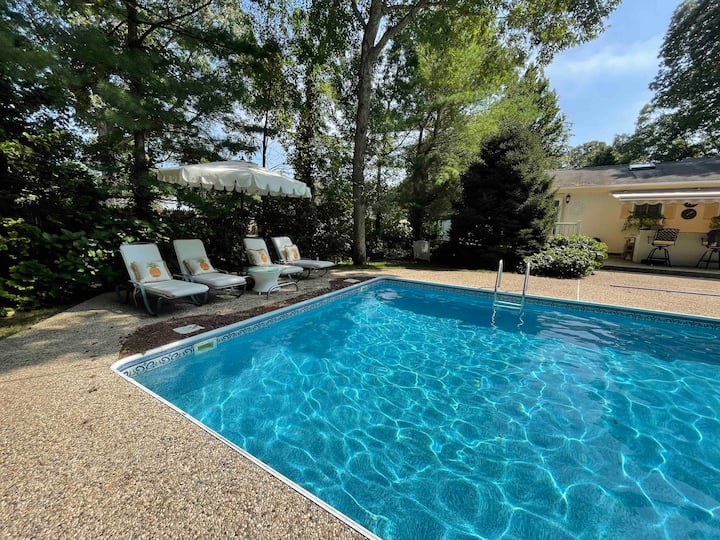 Serene Beach Oasis W/ Hottub & Salt Water Htd Pool - Long Island, NY