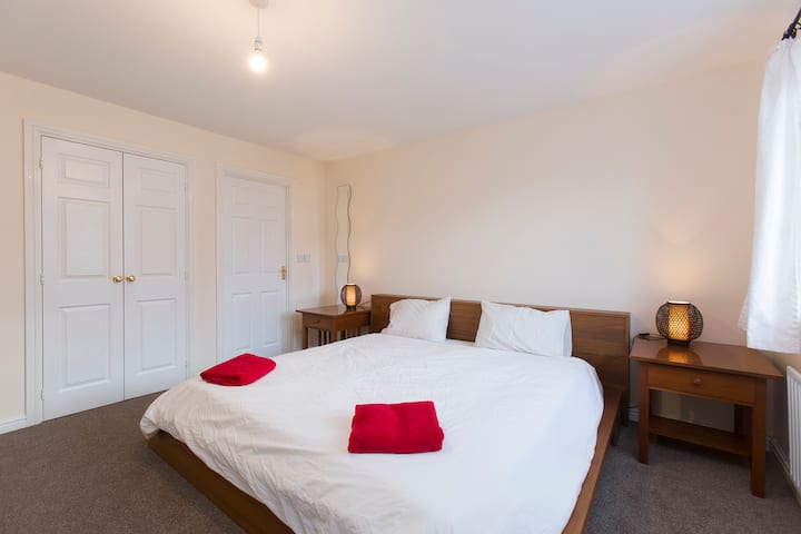 ✭ Ensuite✭ Super King Bed ✭ Top Floor ✭ - Tewkesbury