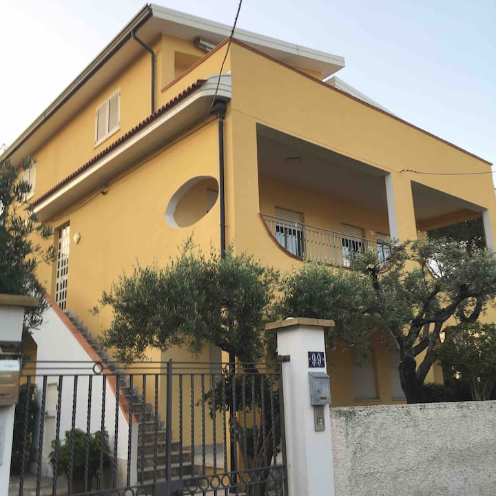 Affitto App.in Villetta A 2 Minuti Dalla Spiaggia. - Falcone