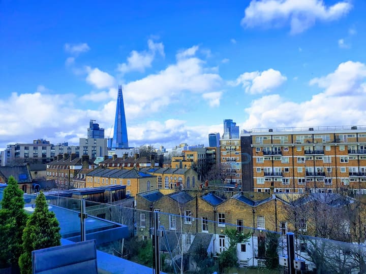 Views And Connections In Central Bermondsey Haven - Central London