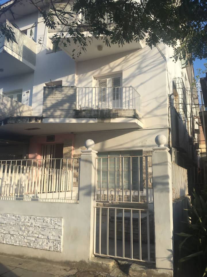 Hermoso Apartamento Situado En El Vedado - Havana