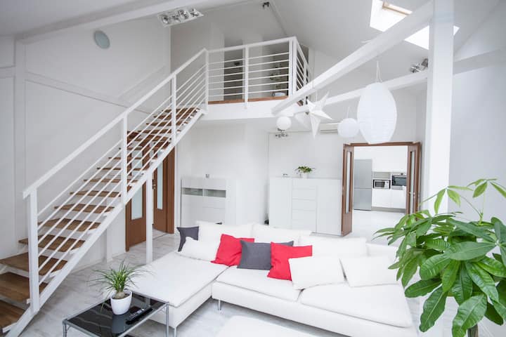 Loft With Rooftop And Garage (140 Sqm, 3 Bedroom) - Budapest