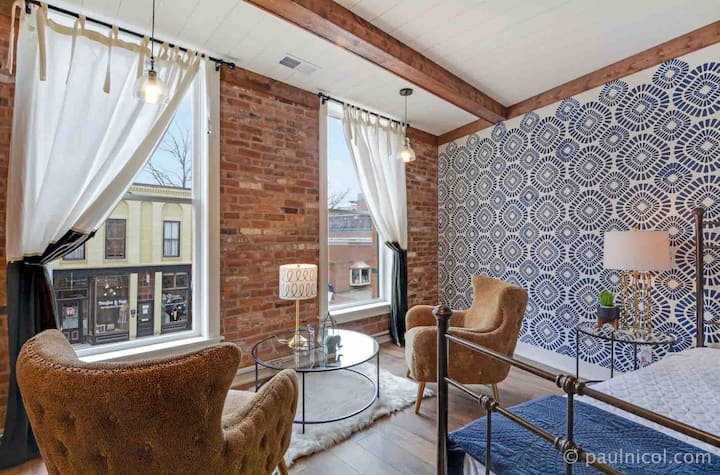 Elle & Beck`s 2 Story Suite - Galena, IL