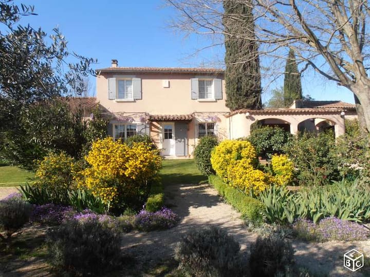 Bastide Sur Terrain Arboré à St Quentin La Poterie - Uzès
