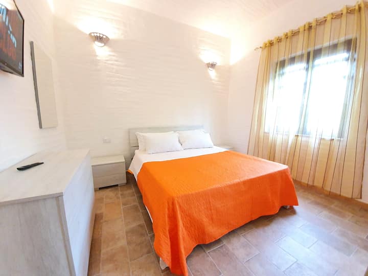 Maestrale (Ampia Camera Matrimoniale)- Villa Colle - Posada