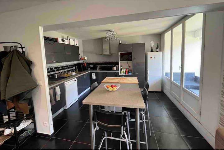 Appartement De 100 M2 - Corbas