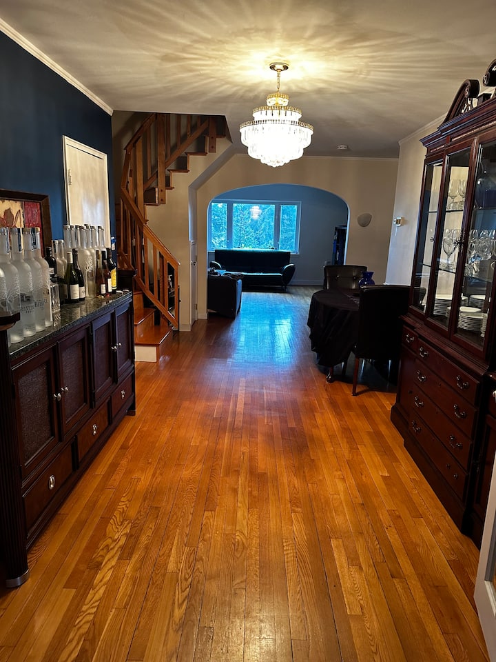 2 Level Condo W Rooftop Deck. - Waltham, MA