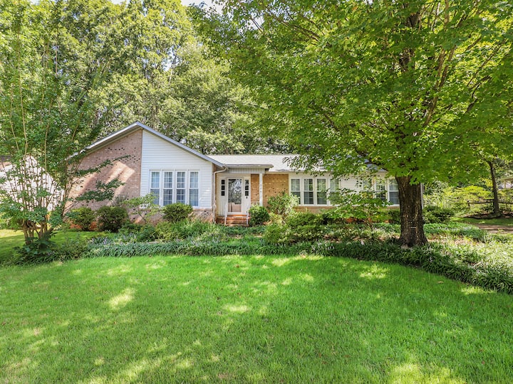 Cozy And Stylish Home In A Central Location! - Greensboro, NC