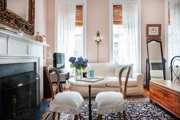 Charming Ues Studio | Historic Brownstone - New York City