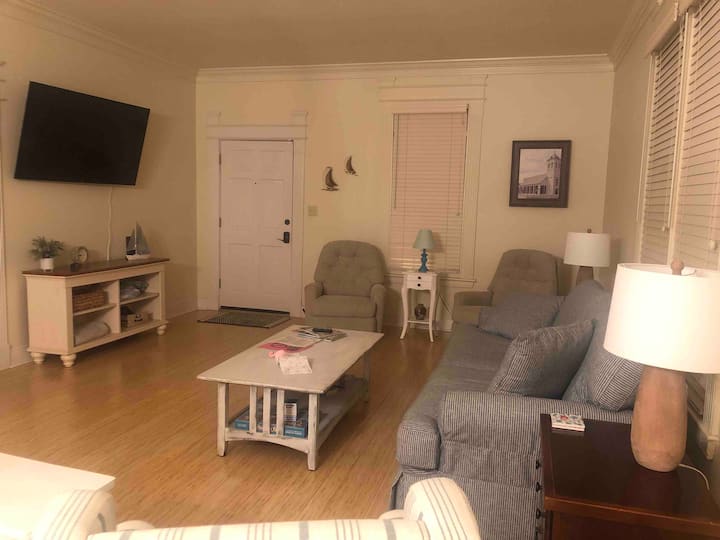 2 Bed/2bath Cottage Near Pcc, Pyc, And Downtown - Brent, FL
