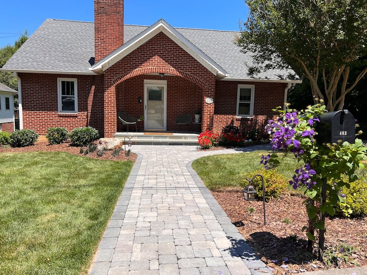 Downtown! Charming -Clean- 2 Bedroom “Home” - Abingdon, VA