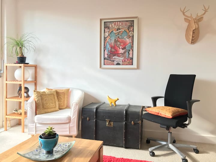 Bright Luxury Penthouse W/garden Balcony & Parking - Prenton Park