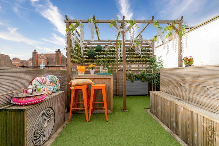 Unique, Lively, Sociable + Roof Terrace! - East Sussex