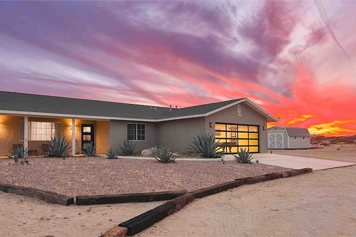 Jacuzzi, Pool, Outdoor Shower, Game Room & More! - ジョシュア・ツリー