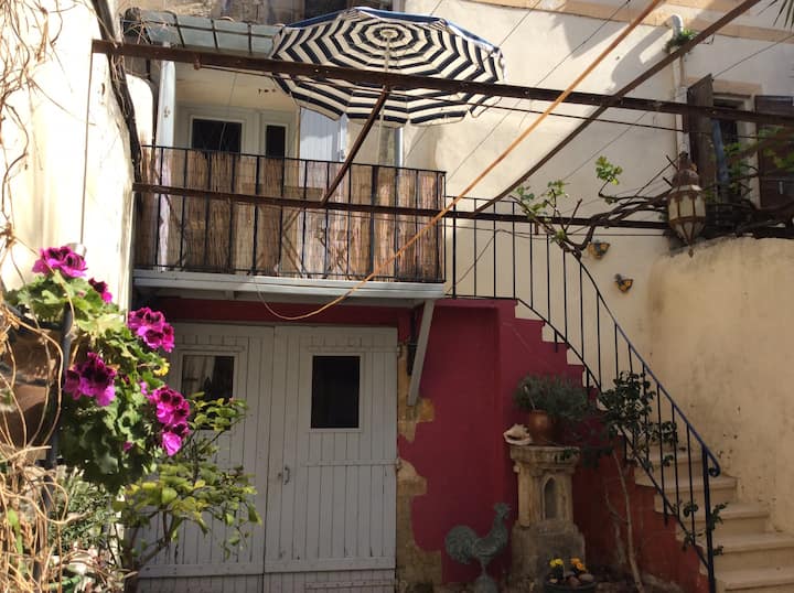 Studio Roquette - Arles, France