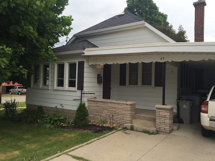 Charming Home In The Heart Of Clinton - Clinton