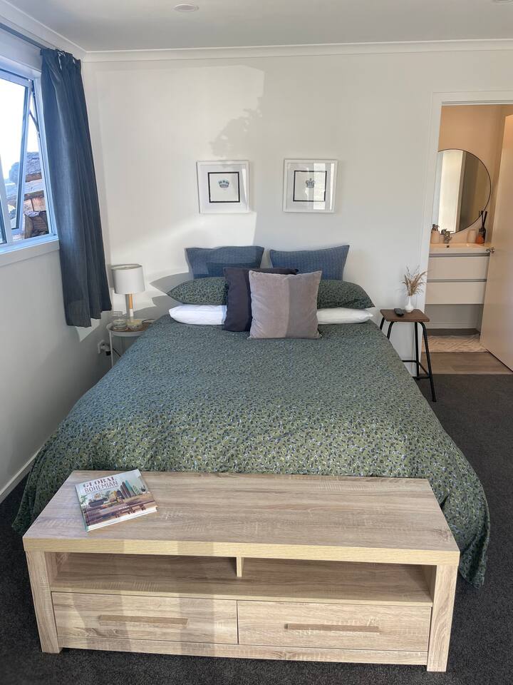 Private Room Tucked In The Hills - Brighton