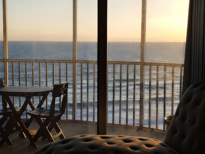 New!topfloor-oceanfront-saunas-pool-tennis-secured - Satellite Beach, FL