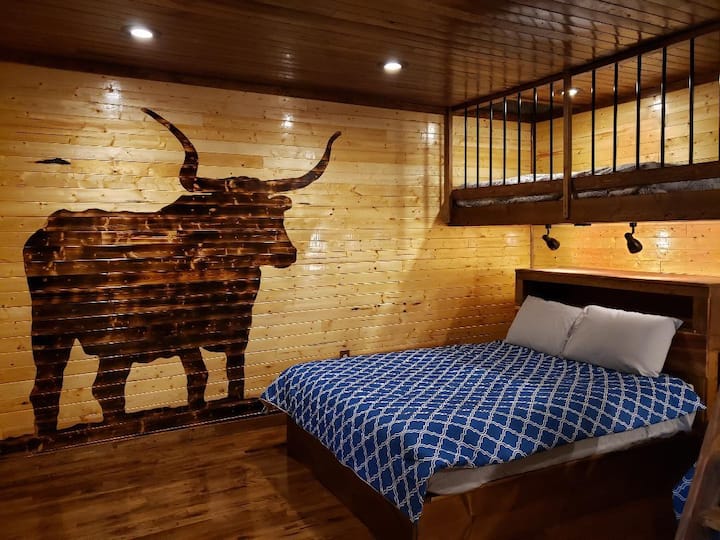 The Longhorn Cabin At Palo Duro Canyon - Palo Duro Canyon State Park, Canyon