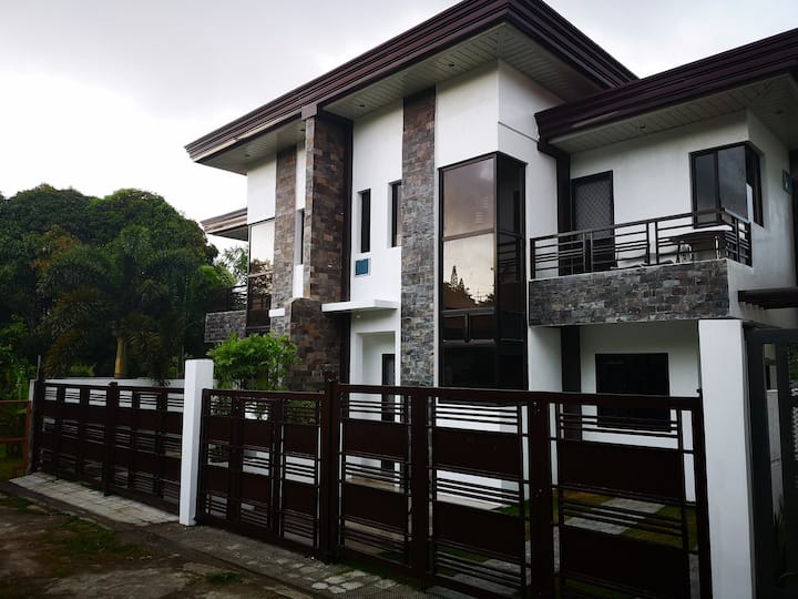 Jim's House 1 Near Tagaytay Picnic Grove - Tagaytay