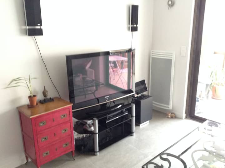 Cozy 1bd Only Mins Walk To Beaches - Gare de Nice Ville